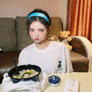 花花不爱吃葱花 