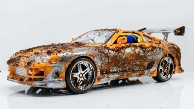 小伙捡到一辆老旧汽车模型,精心修复一番,价值瞬间翻十倍!