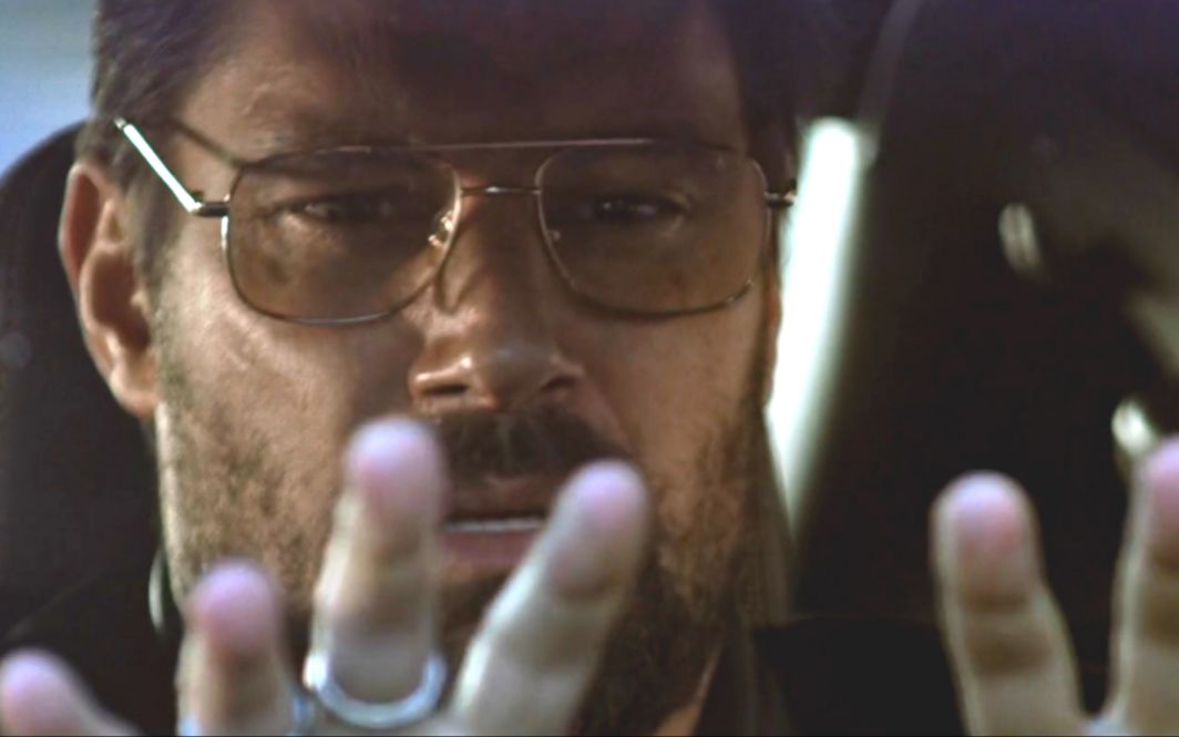 在未来世界,游戏与现实相连接,一个手柄就能完全控制人类