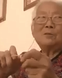 【暖!88岁老奶奶编织“爱心毛衣”上千件,送给贫困儿童】内蒙古...