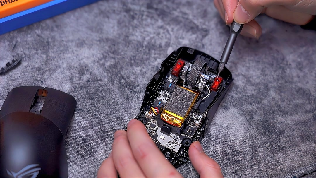 「小分享」ROG月刃鼠标更换微动开关过程