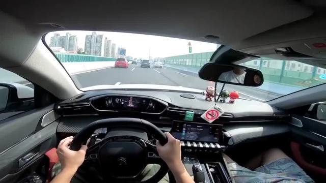 标致508L运动模式下悬挂很韧侧倾抑制很好