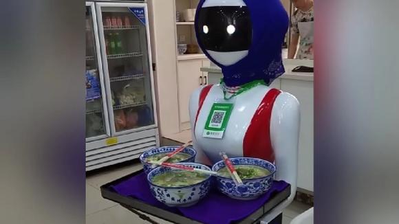 现代科技的发达,在不努力连服务员都没得当了