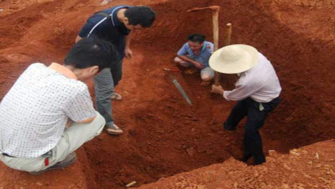 重庆老农挖到古剑,不识货给磨成了菜刀,专家:不幸中的万幸