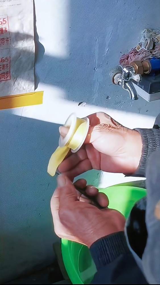 缠绕生料带小技巧 水电工 水电安装