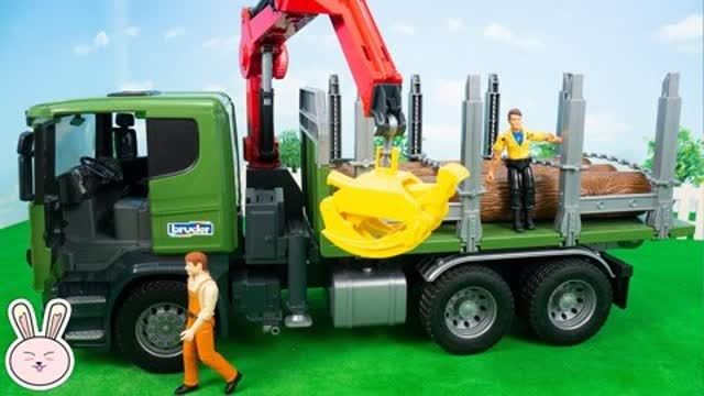 儿童卡通动画:大卡车,木材卡车与装载起重机汽车儿童玩具动画