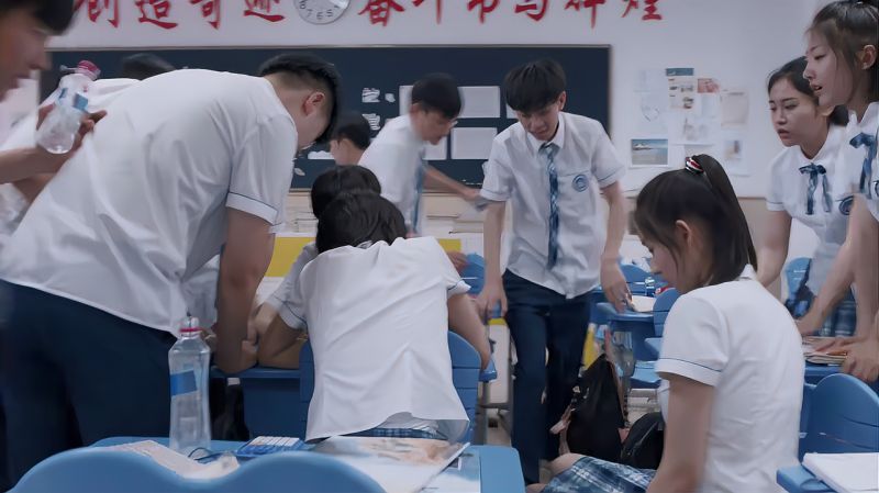 少年派:钱三一用计算机打cs,轰动全班,这简直是地球之王啊