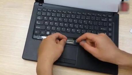 如何更换笔记本电脑键盘