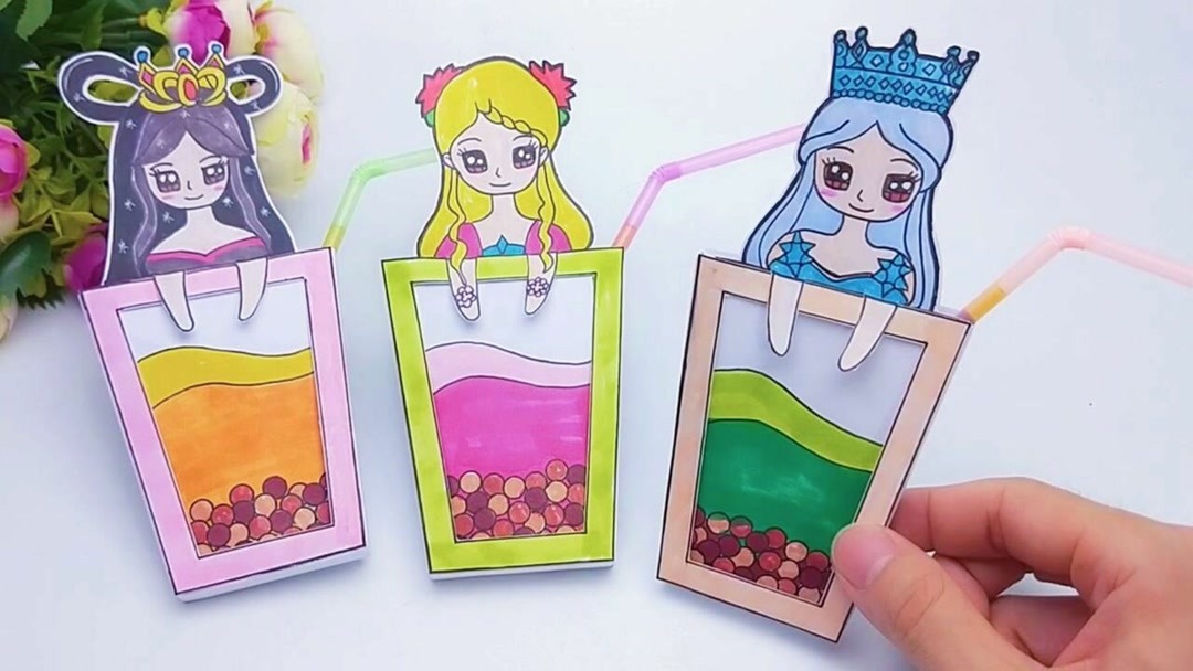 做立体简单的叶罗丽公主套装本,加上珍珠奶茶造型,真别致创意