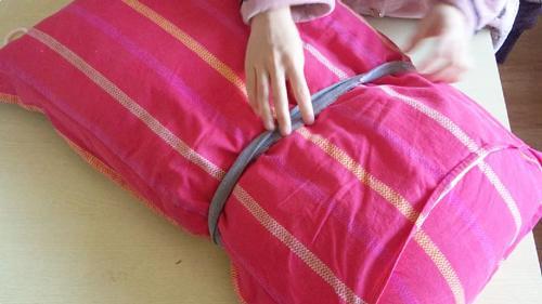 家里的旧枕头我都拿来做这个,不需要粘不需要缝,客人来了都夸我