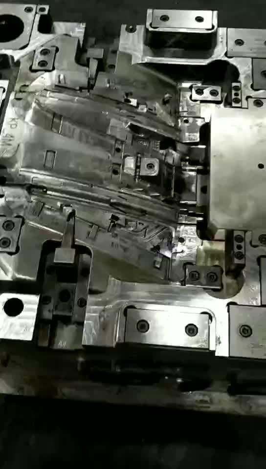 宝马汽车模具试模前,配下顶针的动作