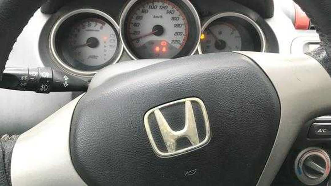 真实记录买一辆05年的二手飞度的过程,要价两万五但是车况真心差