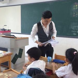 叫我彭佬师 