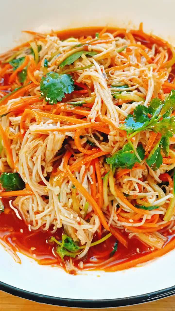 天气变热了,试试这个爽口好吃的凉拌金针菇吧!