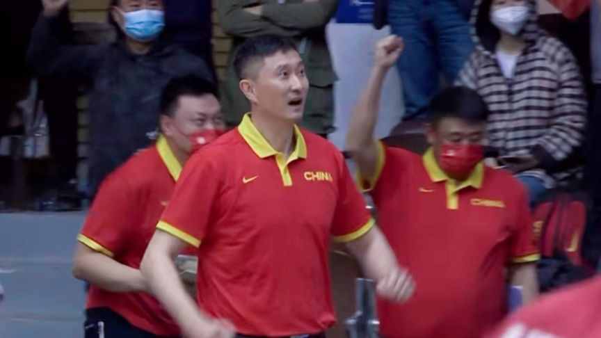 中国男篮vs伊朗生死三分钟!吴前天神下凡,周鹏三分杀死比赛