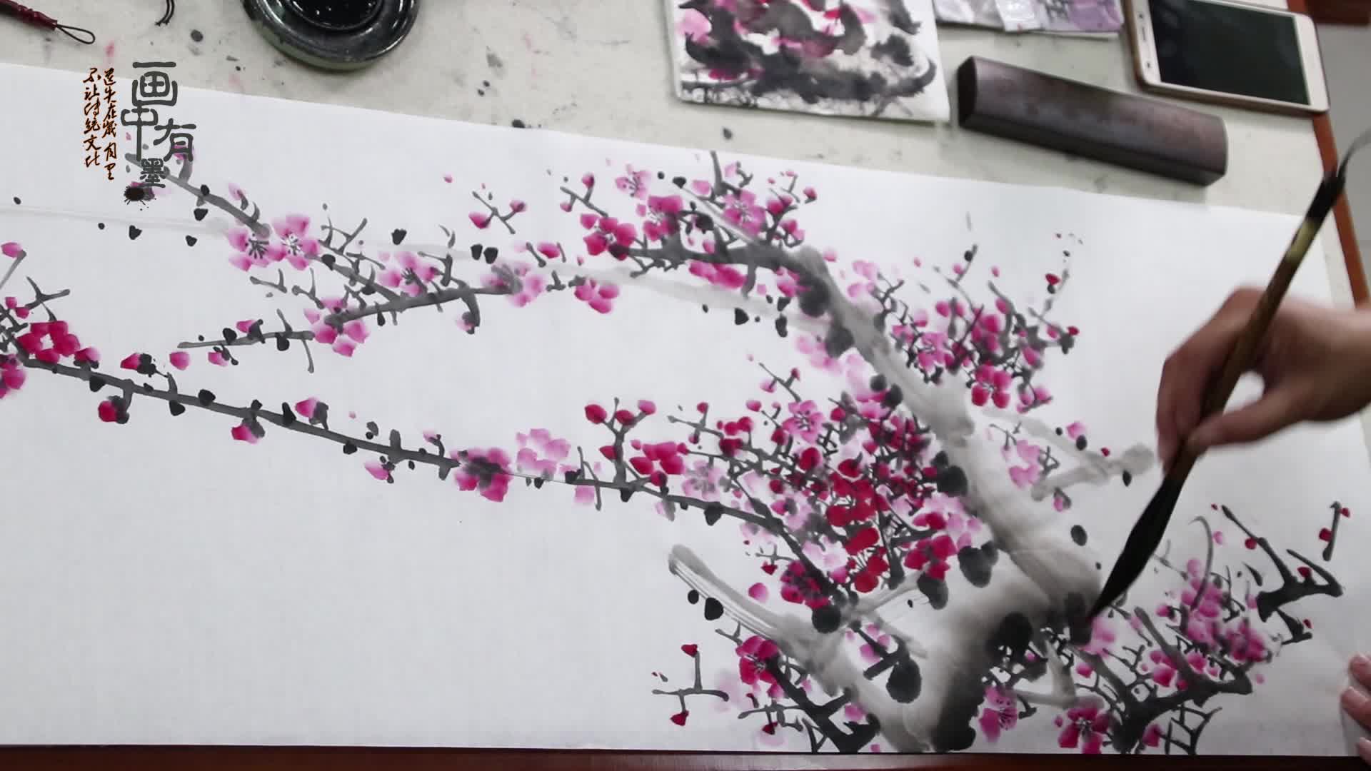 长幅水墨梅花画法教学,用浓墨画花朵,提升画面活泼度