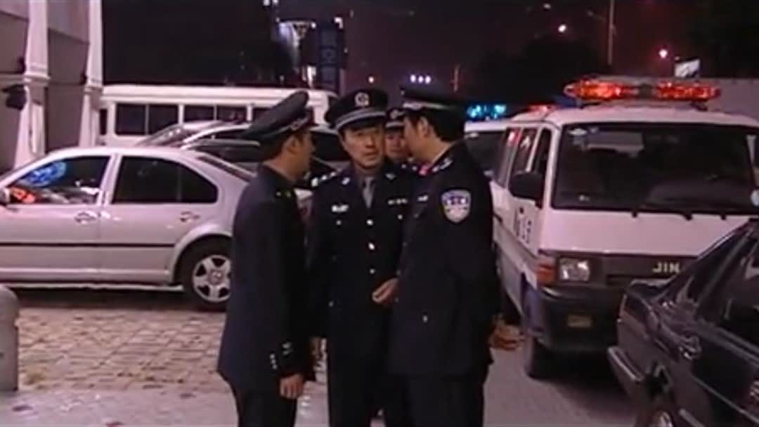 狙击:歹徒公开打伤两名公安,局长当场震怒,立马展开全城大搜捕