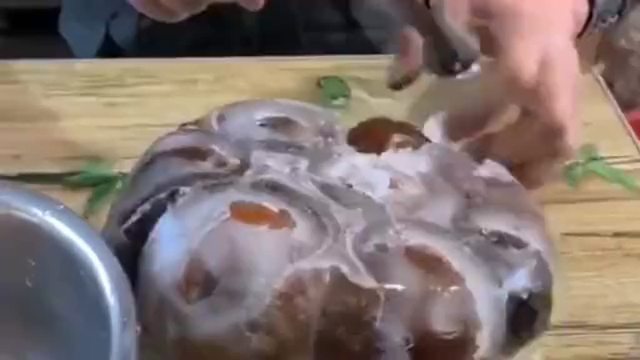 东北冻梨的正确吃法,我读书少你可不许骗我