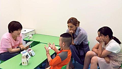 手脑速算: 5岁小朋友灵活运用双手多个两位数加减法快速运算