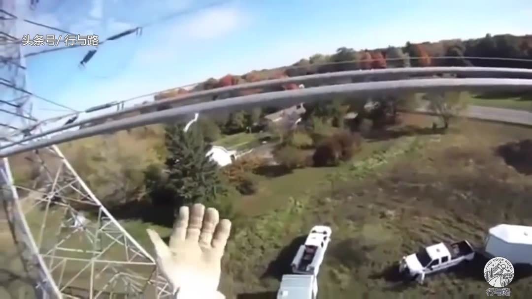 765KV高压电线击穿空气放电,电击在绝缘手套上面,感觉很好玩啊