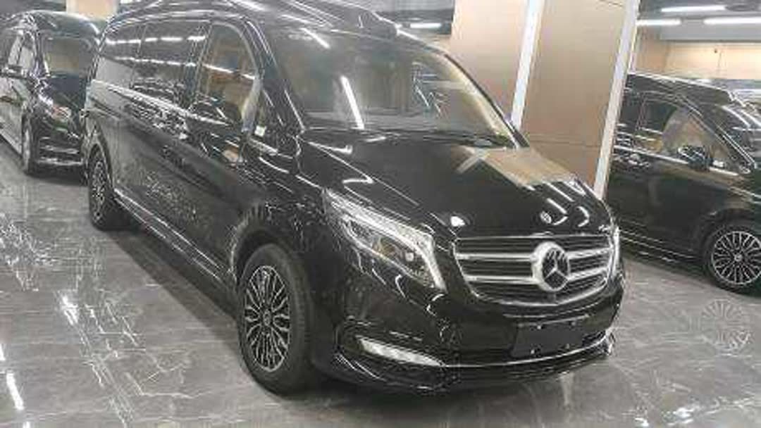 奔驰V级头等舱,开模制作,细节处理到位,钻石切割设计