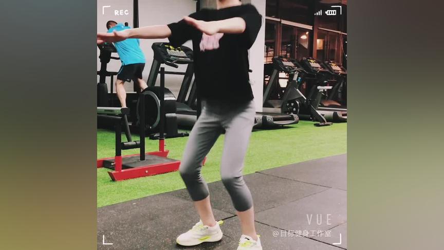 今晚练习了动态核心,动作模式,质量不错!#青少年体适能训练