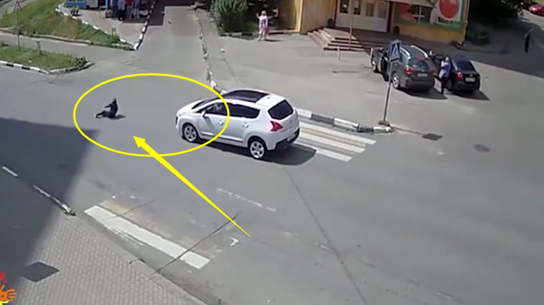 行车记录仪拍下的车祸惨烈瞬间,你还敢乱开车吗?