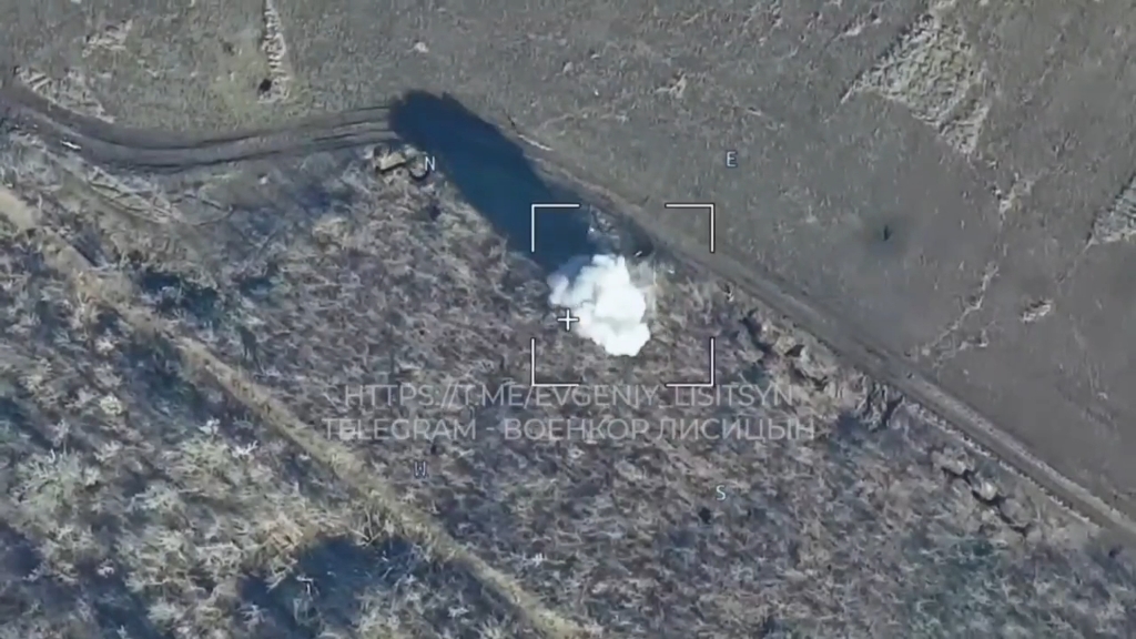 在红利曼俄军使用柳叶刀自杀无人机毁了乌克兰2S1