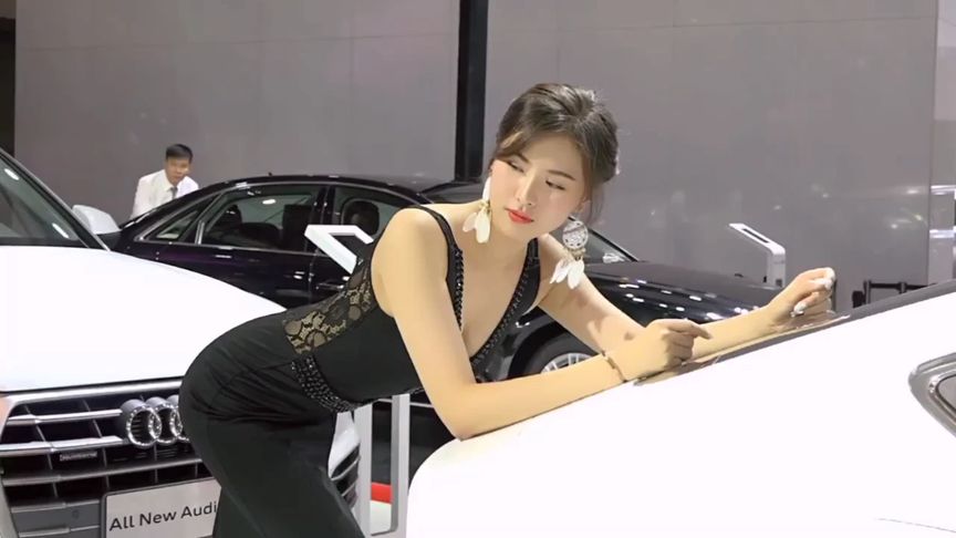 上海汽车博览会的美女车模这身材绝对可以上维密!你们觉得呢?