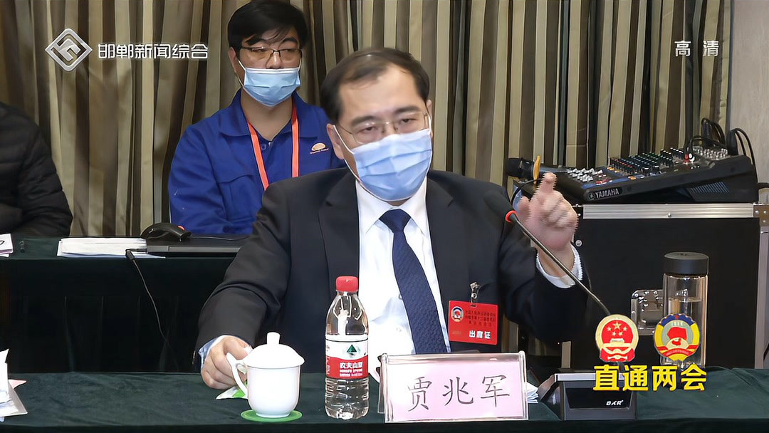 市领导与代表共同审议《政府工作报告》