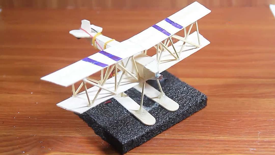 手工DIY:教你制作好玩有创意的飞机模型玩具