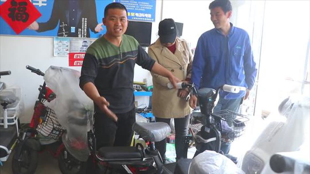 新款电动车装48V20A电瓶卖2600元,比雅迪新日便宜,看看值不值