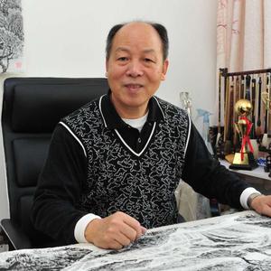 秦国健 