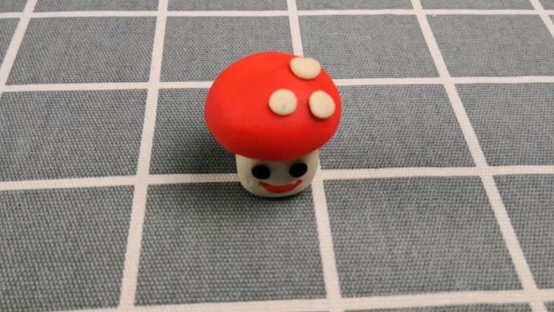 橡皮泥制作出小蘑菇