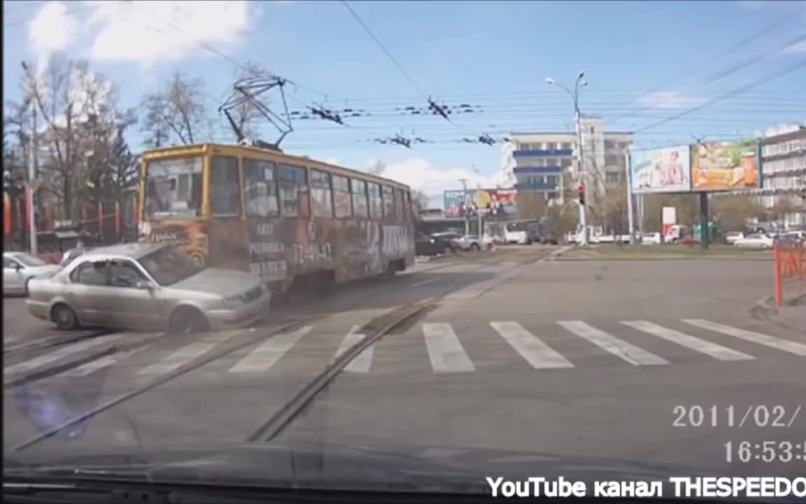 毛子有轨电车事故集锦-трамвай не объедет/the tram ...