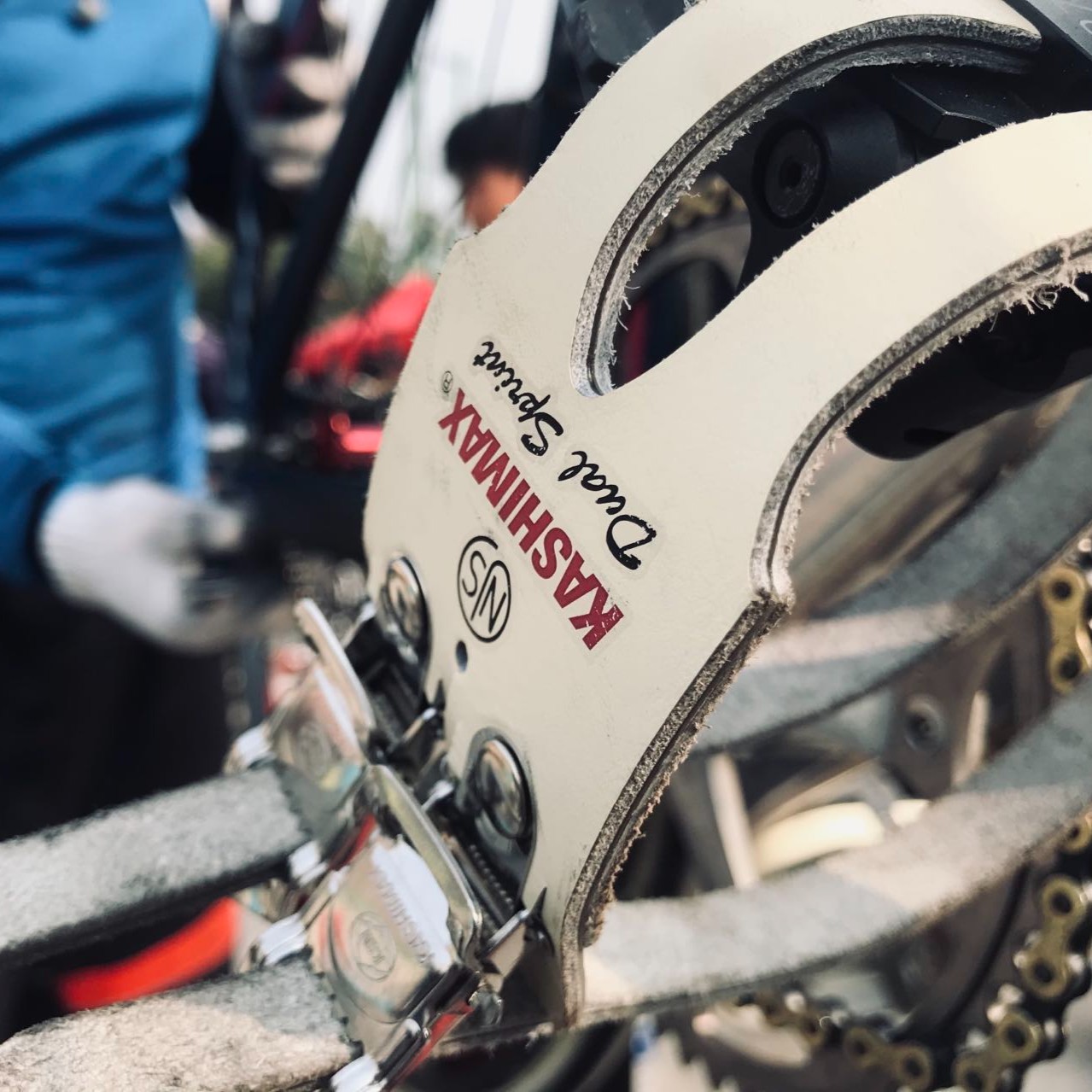 修单车的薛师傅 