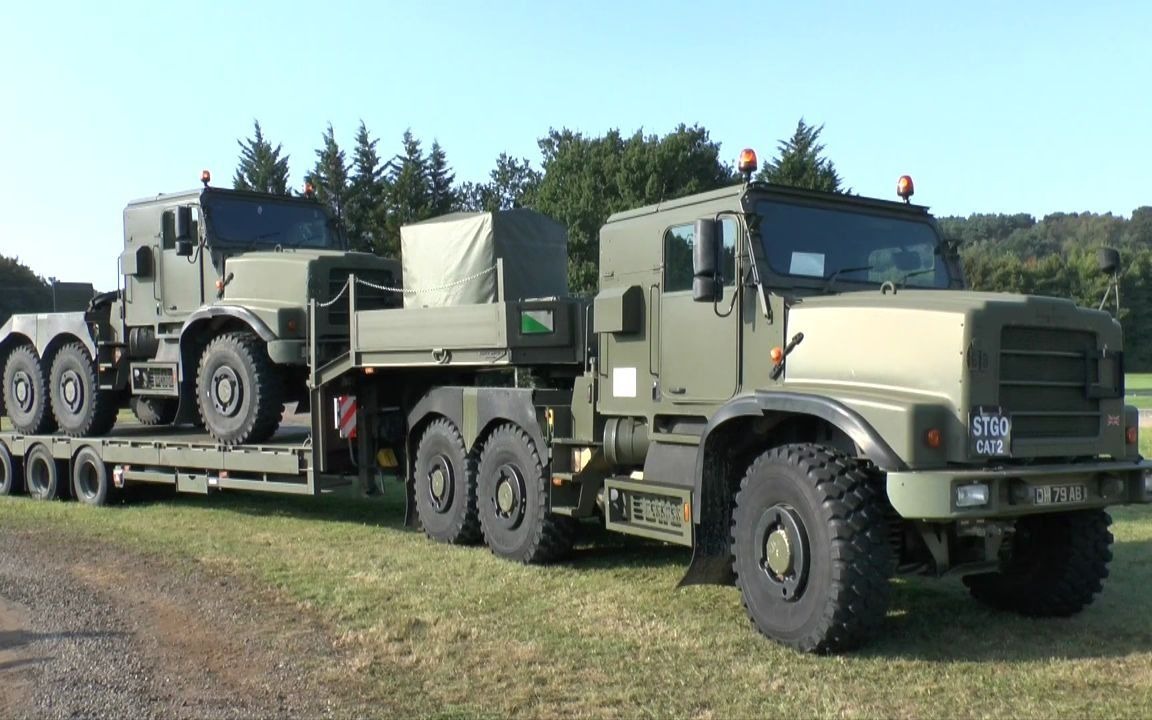 【2016军用车辆装备展】奥什科什“轻型设备运输者”牵引车