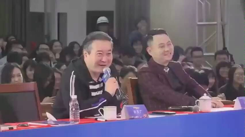 舞台上表演模仿秀,模仿NAB明星蔡徐坤,高清原视频,爆笑全场!