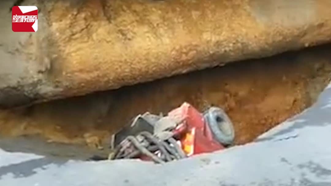 广州地陷一湖南父子坠入坑洞被困:儿子刚生娃,准备过年办婚礼