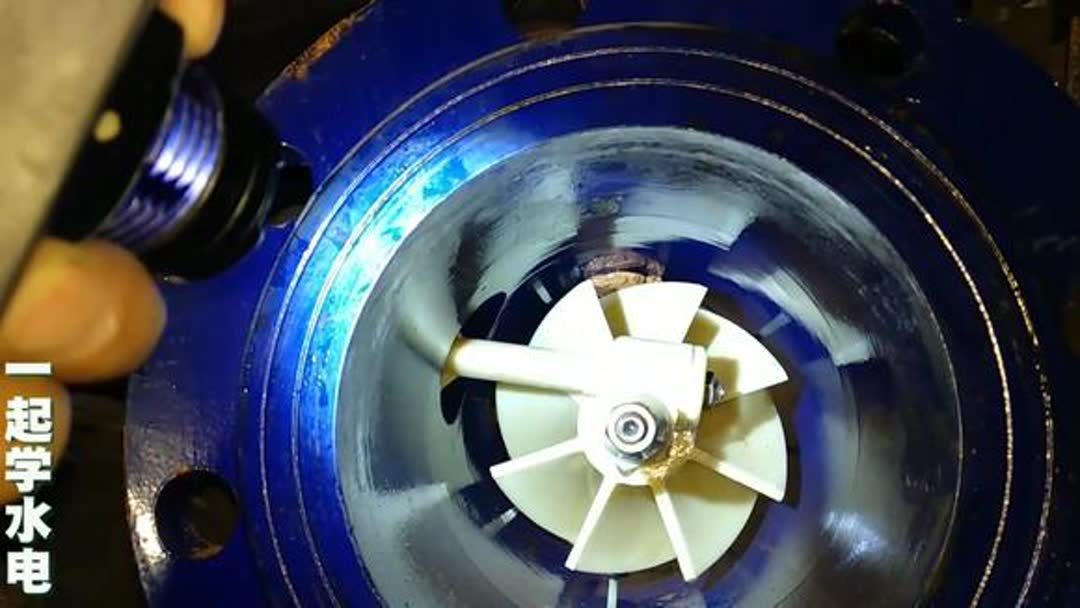 水表不转,不是我们故意偷水,是石头在作怪,已经遇到好几例了