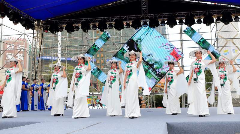 衡阳市雅晨模特艺术团:旗袍秀-《中国茶》,莲步轻移,风姿绰约