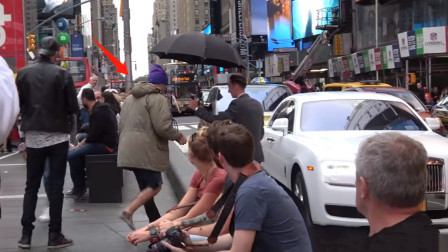 流浪汉街头乞讨遭嫌弃,结果他一个电话后,变身"亿万富豪"