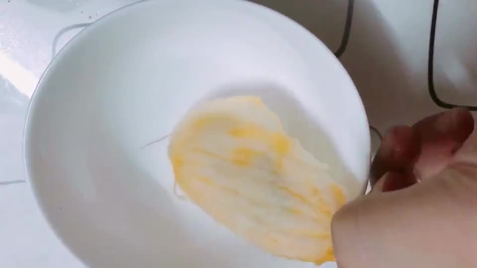 吃剩下的芒果核不要扔,一剪,一泡