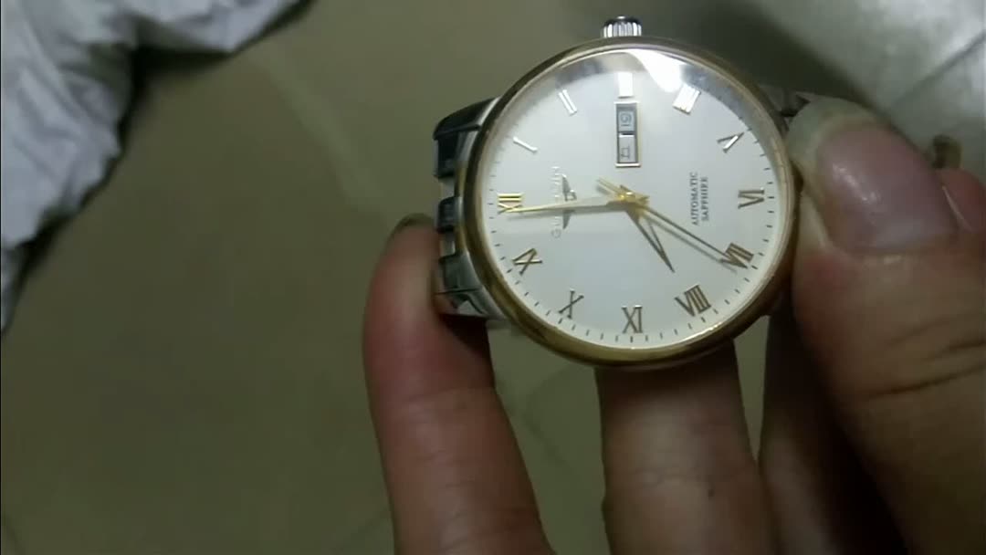 冠琴手表日历跳转已坏。