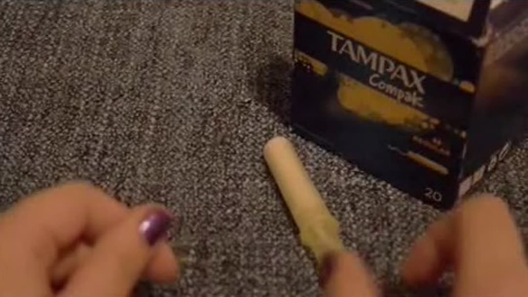 如何使用卫生棉条 深蓝真人示范