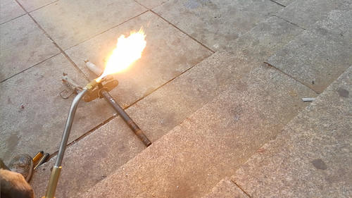 三轮摩托车方向柱竟然弯了!给他加热一下,把他弄直