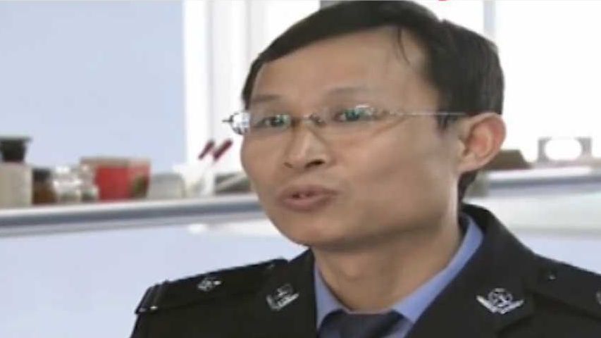 闲置院子挖厕所挖出无名女尸,法医鉴定其死亡时间竟...