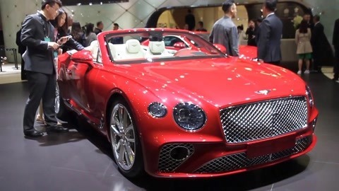 宾利汽车亮相上海车展 致敬非凡百年 展望超豪华出行未来