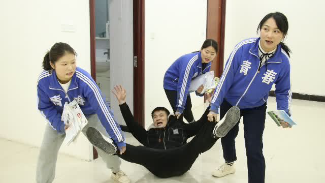 假如学生都爱写作业,一直让老师布置作业,小鹿老师要崩溃了