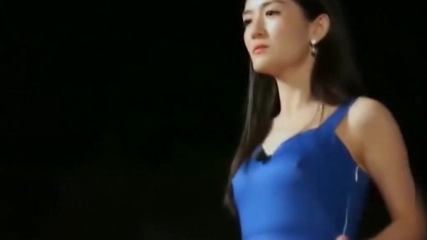 谢娜的模仿秀真的是太搞笑了,模仿模特惹的全偶像大笑不止